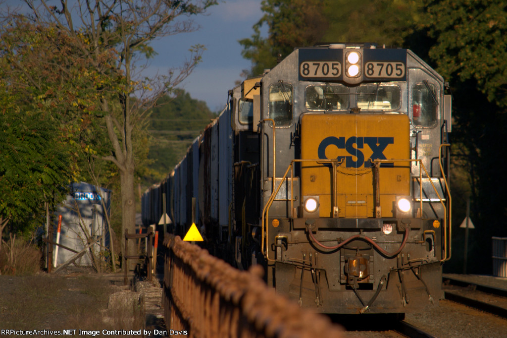CSX SD60 8705 leads K534-21